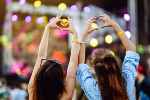 41 Fun Things To Do With Friends For A Good Time Together – Plum ...