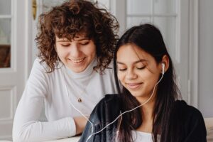 41 Fun Things To Do With Friends For A Good Time Together – Plum ...